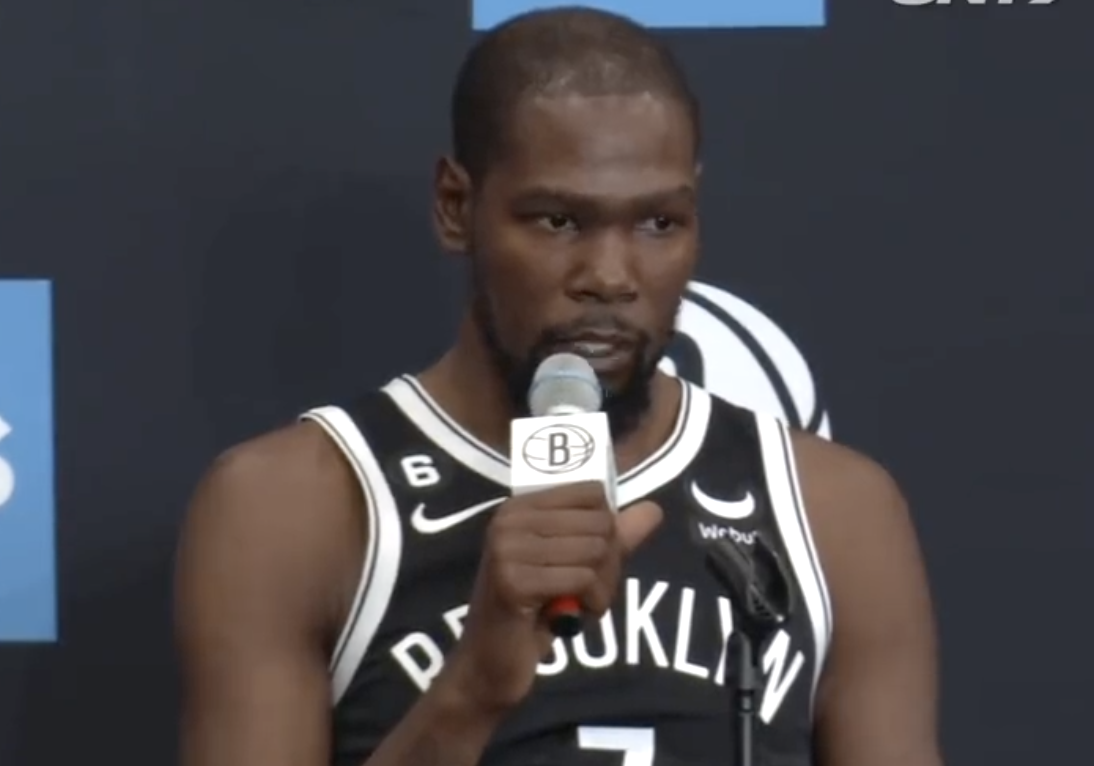 KD出席籃網記者會，被問到會否驚訝自己仍在籃網：我知道自己的優秀令球隊不會放我走 | 廢青NBA | 籃球地帶 - FanPiece