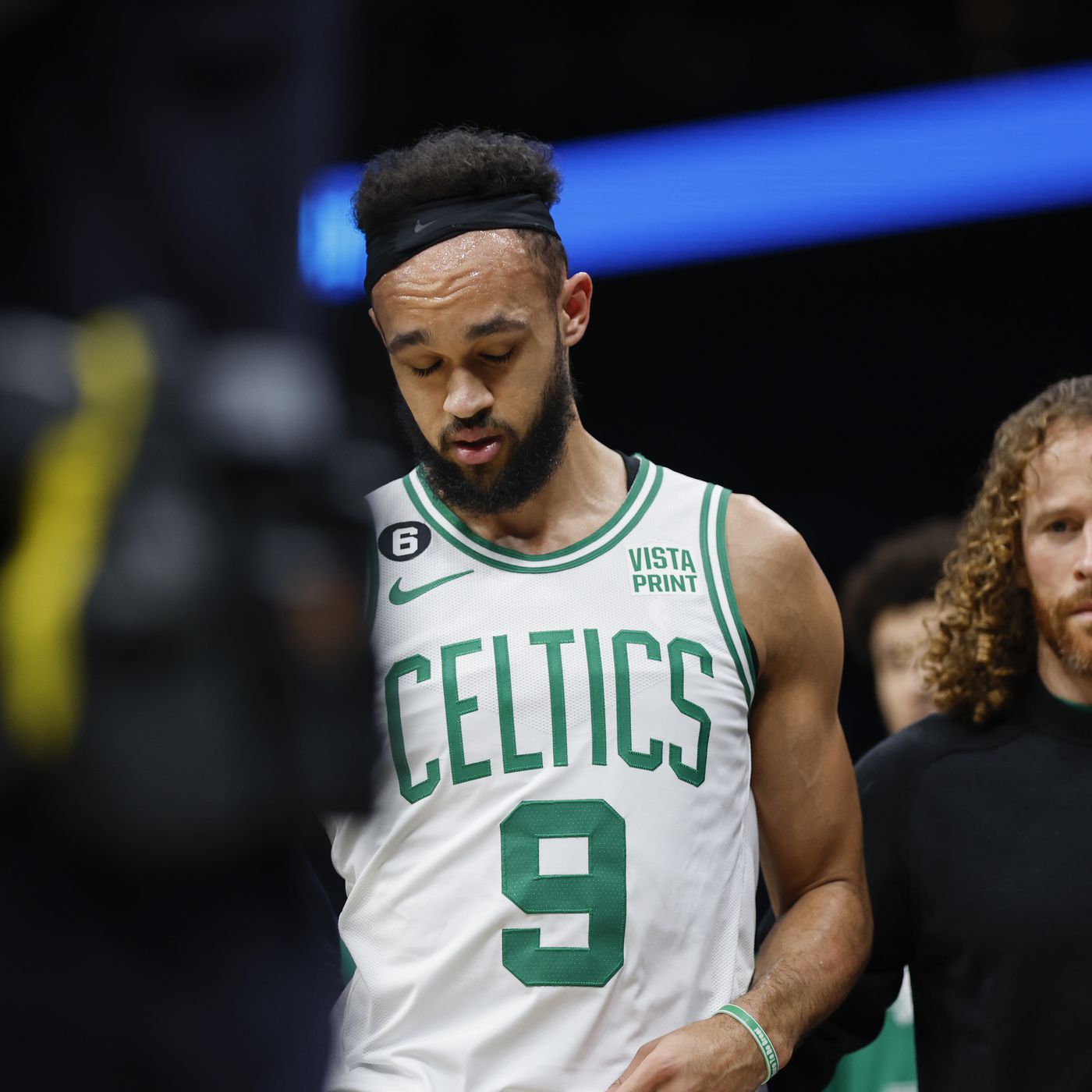 Derrick White賽事期間耳朵受傷，今對陣公鹿後留密爾沃基接受檢查 | 廢青NBA | 籃球地帶 - FanPiece