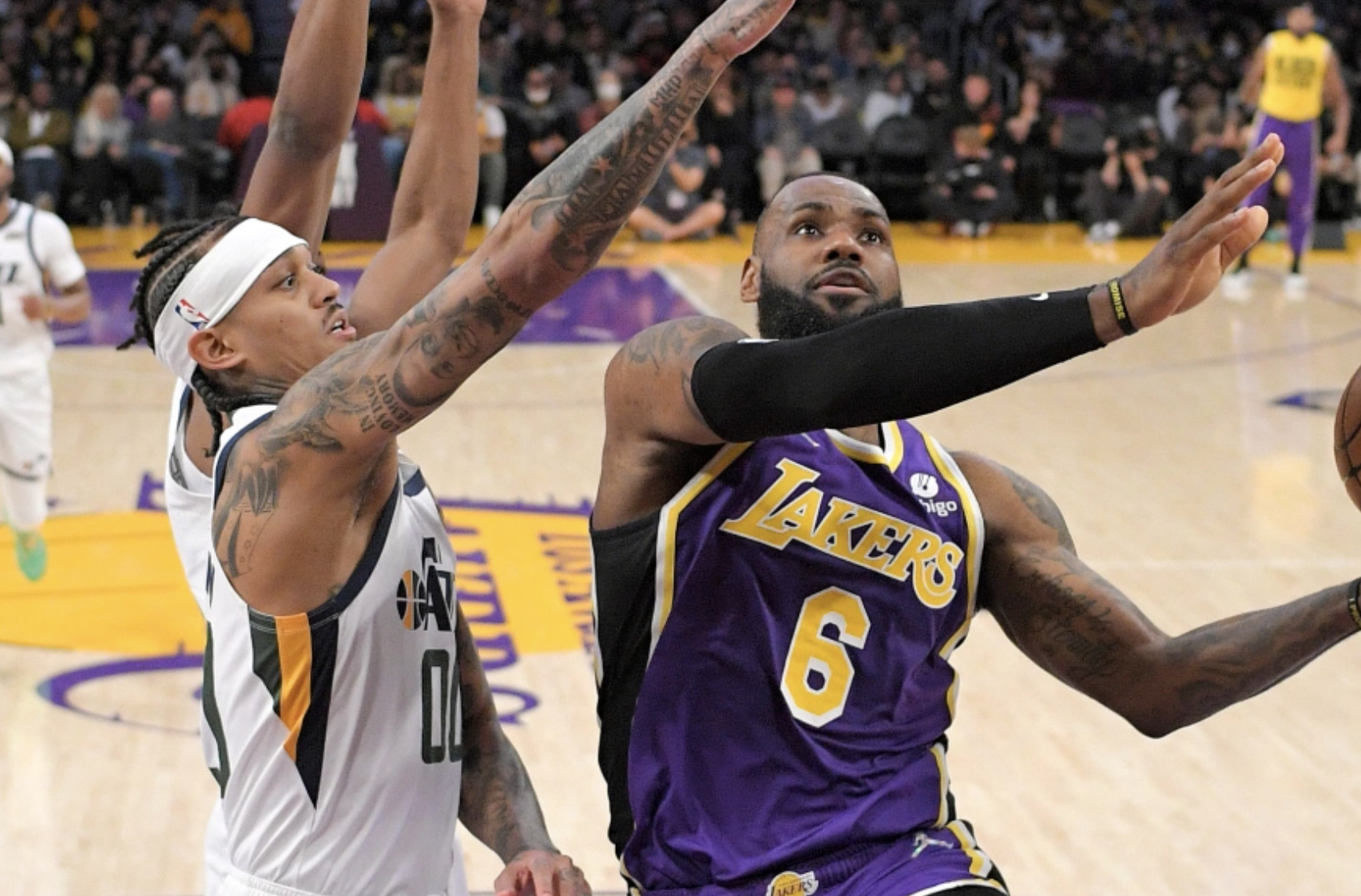 獨特的防守技巧？Jordan Clarkson分享防守LeBron James的方法：「不斷對他犯規直至球證會吹罰」 | 廢青NBA | 籃球 ...