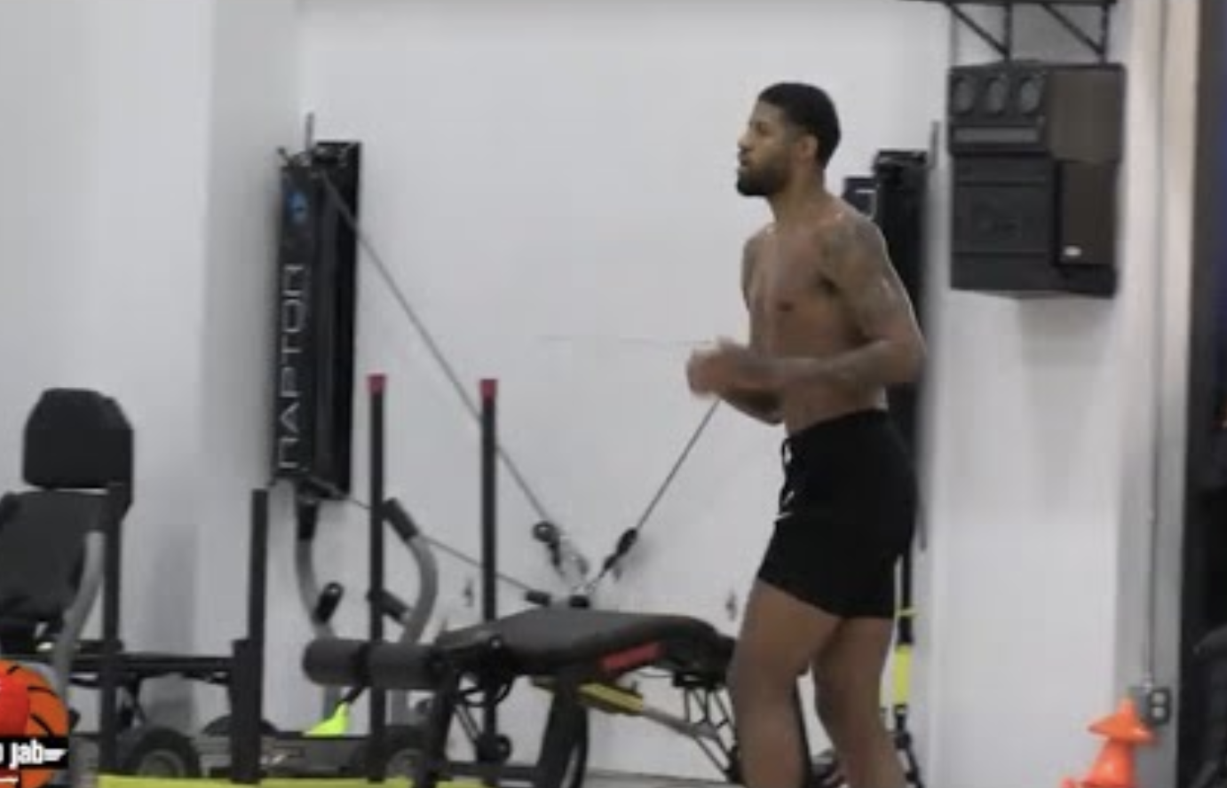 日前記者拍攝Paul George練習投籃被Tyronn Lue遮掩視線，Paul George親自就此回應！ | 廢青NBA | 籃球地帶 ...