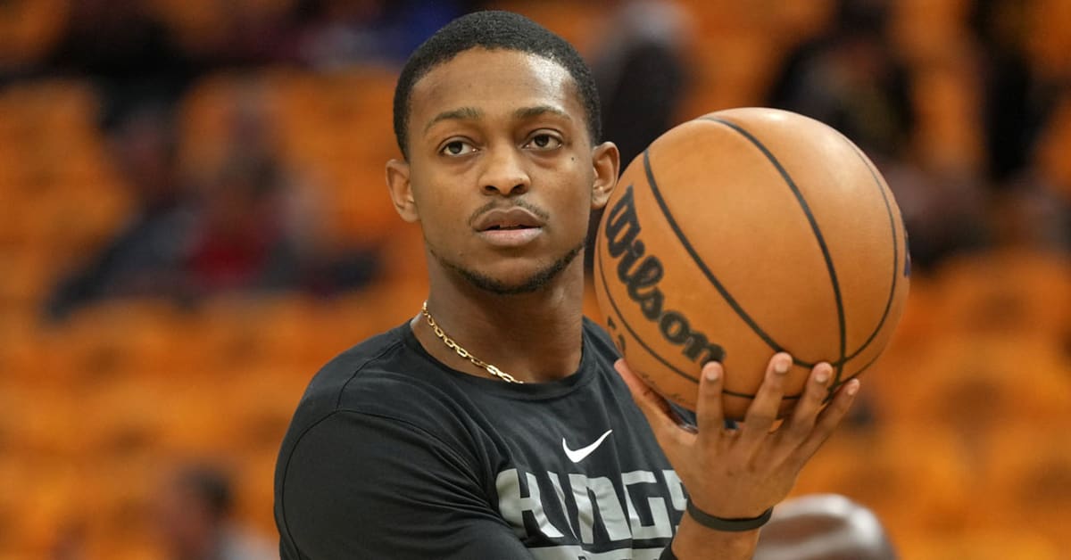 昨日De'Aaron Fox轟38分未能帶隊取勝，今證實其投籃用手食指骨折！ | 廢青NBA | 籃球地帶 - FanPiece