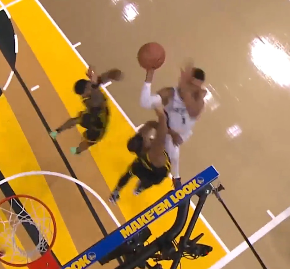 Gary Payton II從後向身高差了36cm的Victor Wembanyama送上大力火鍋，全場觀眾為他起立鼓掌 | NBA地域 | 籃球地帶 - FanPiece