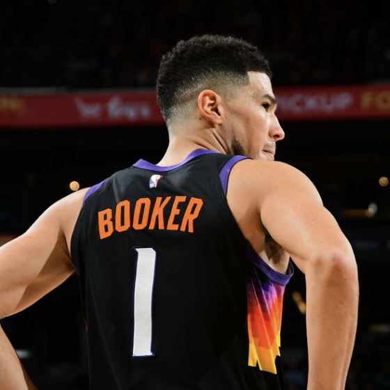 Devin Booker狂轟62分仍舊吞敗！最後一擊失平衡倒地後強行出手投失，溜馬團隊籃球取勝！ | 廢青NBA | 籃球地帶 - FanPiece