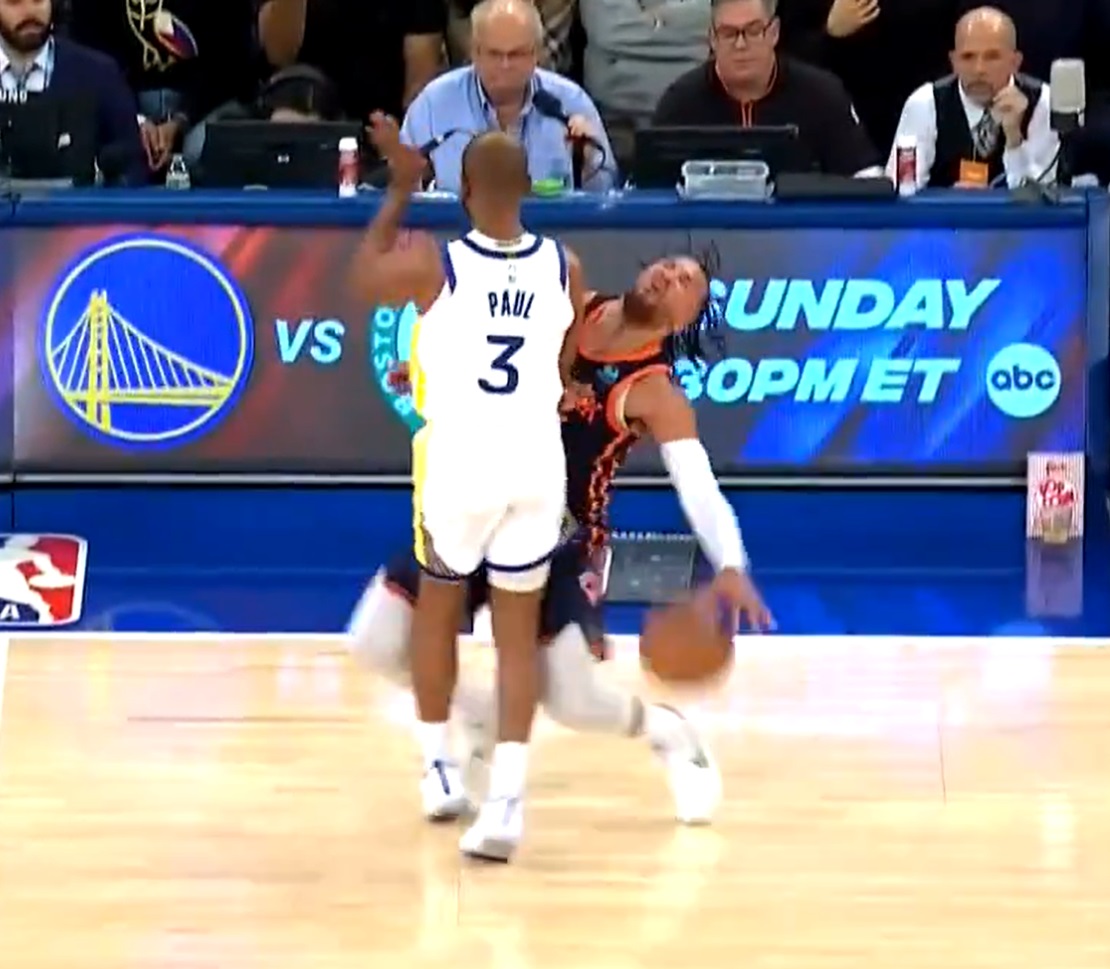 Jalen Brunson被CP3刻意撞倒後沒有吹罰，之後他拒絕CP3伸出的友誼之手 | NBA地域 | 籃球地帶 - FanPiece