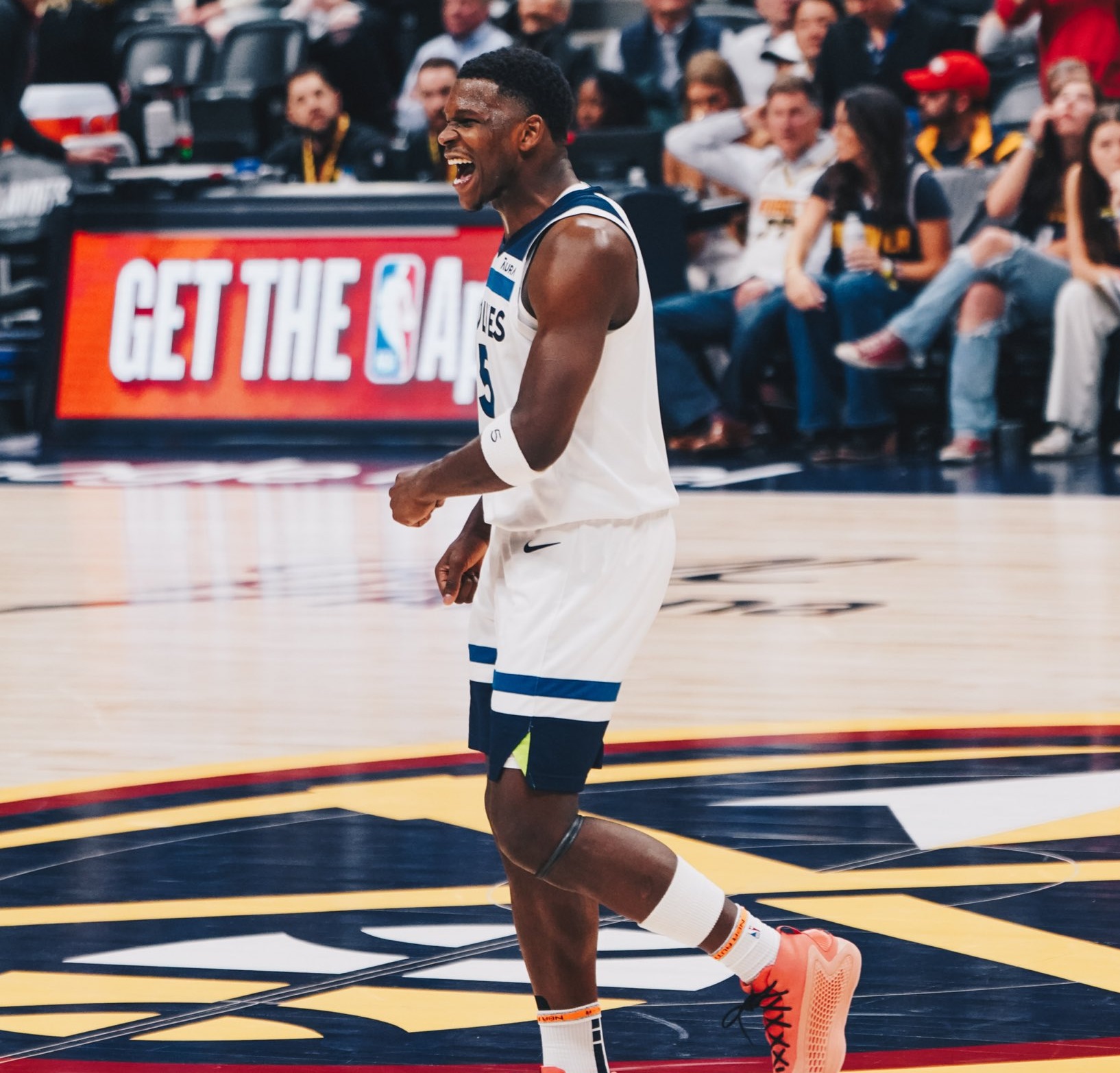 Edwards賽前呼籲人們不要再將他與MJ比較，比賽時卻做出了MJ的經典手勢，拿下作客二連勝令金塊球迷喊起「MVP」 | NBA地域 | 籃球 ...