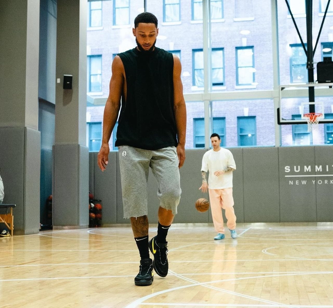 訓練師分享Ben Simmons的練習影片，可是他的投籃動作看起來十分生硬 | NBA地域 | 籃球地帶 - FanPiece