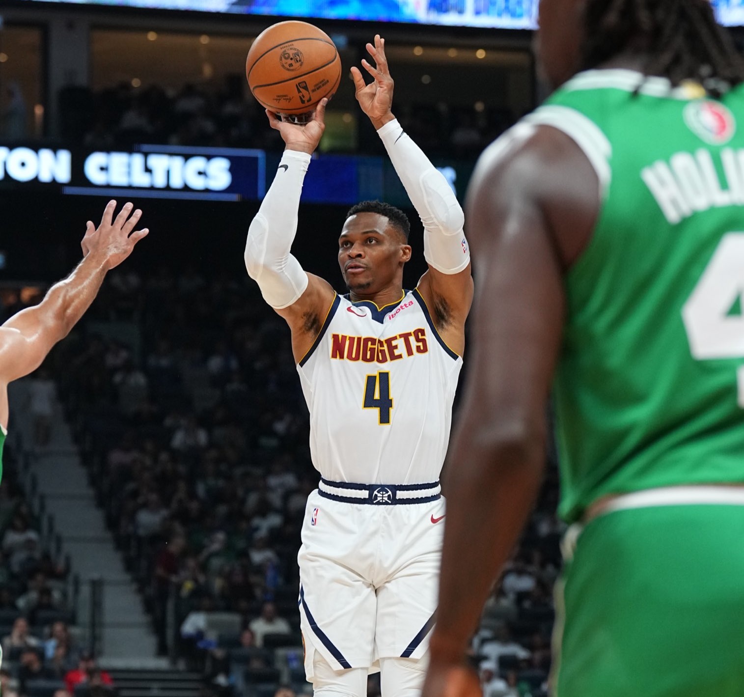 【季前賽】Russell Westbrook身披金塊球衣首秀後備登場，接應Jokic助攻在三分線外取得首次得分 | NBA地域 | 籃球地帶 ...