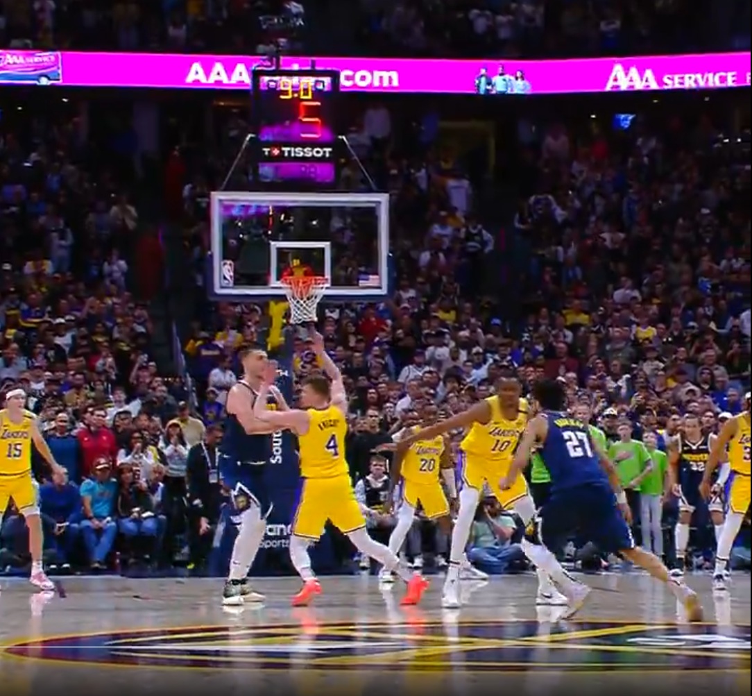 Jamual Murray生涯第三度向湖人送上致勝一擊，可是Jokic被指責使出了「Draymond式的單擋」 | NBA地域 | 籃球地帶 ...