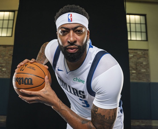 Kyrie Irving 場邊激情打氣，Anthony Davis 訓練營展現防守統治力 | No Look Pass | 籃球地帶 - FanPiece